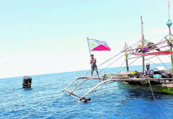 Chinese vessel in near collision with PCG ship