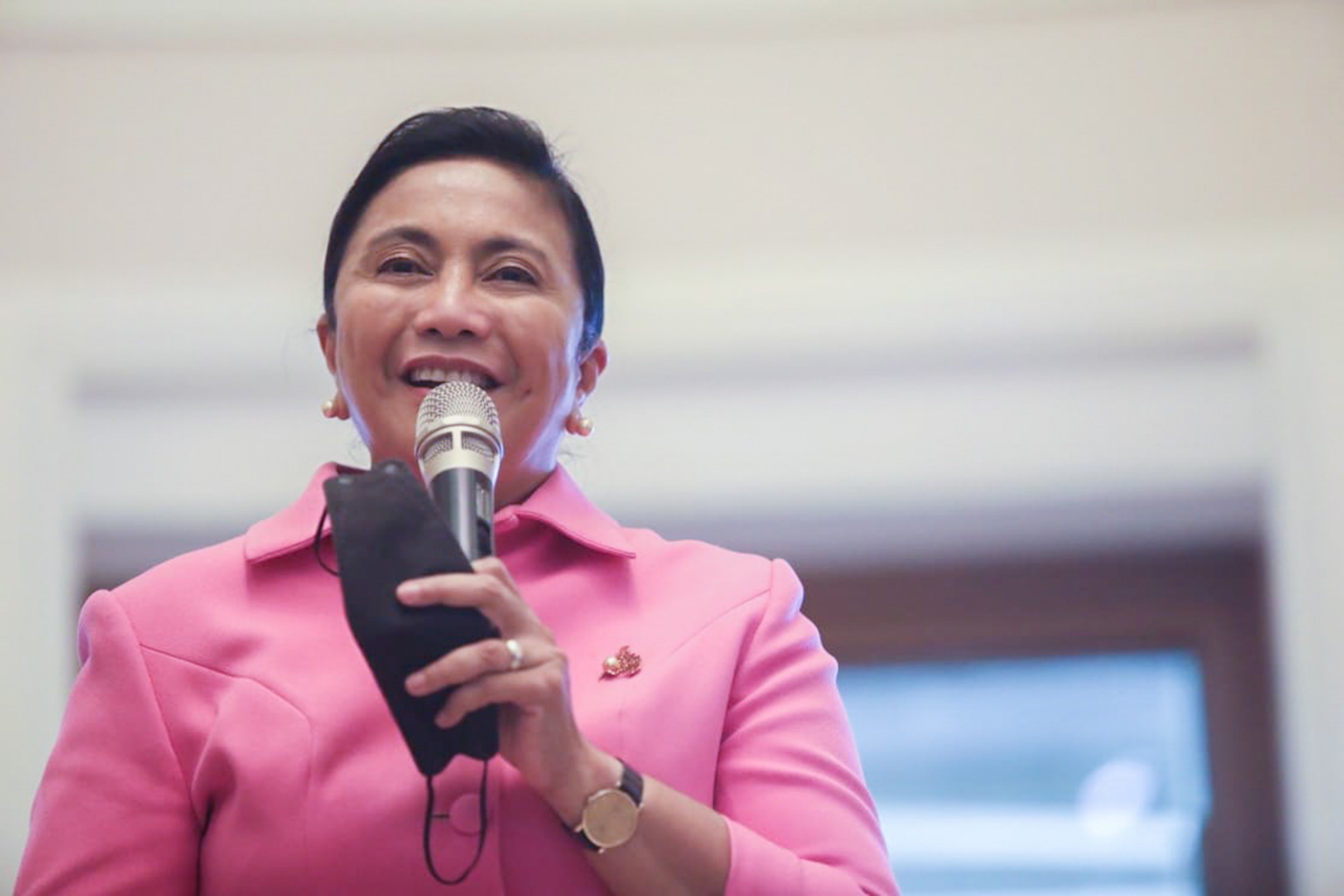 Ex-VP Leni Robredo announces mayoral run in Naga, unveils slate