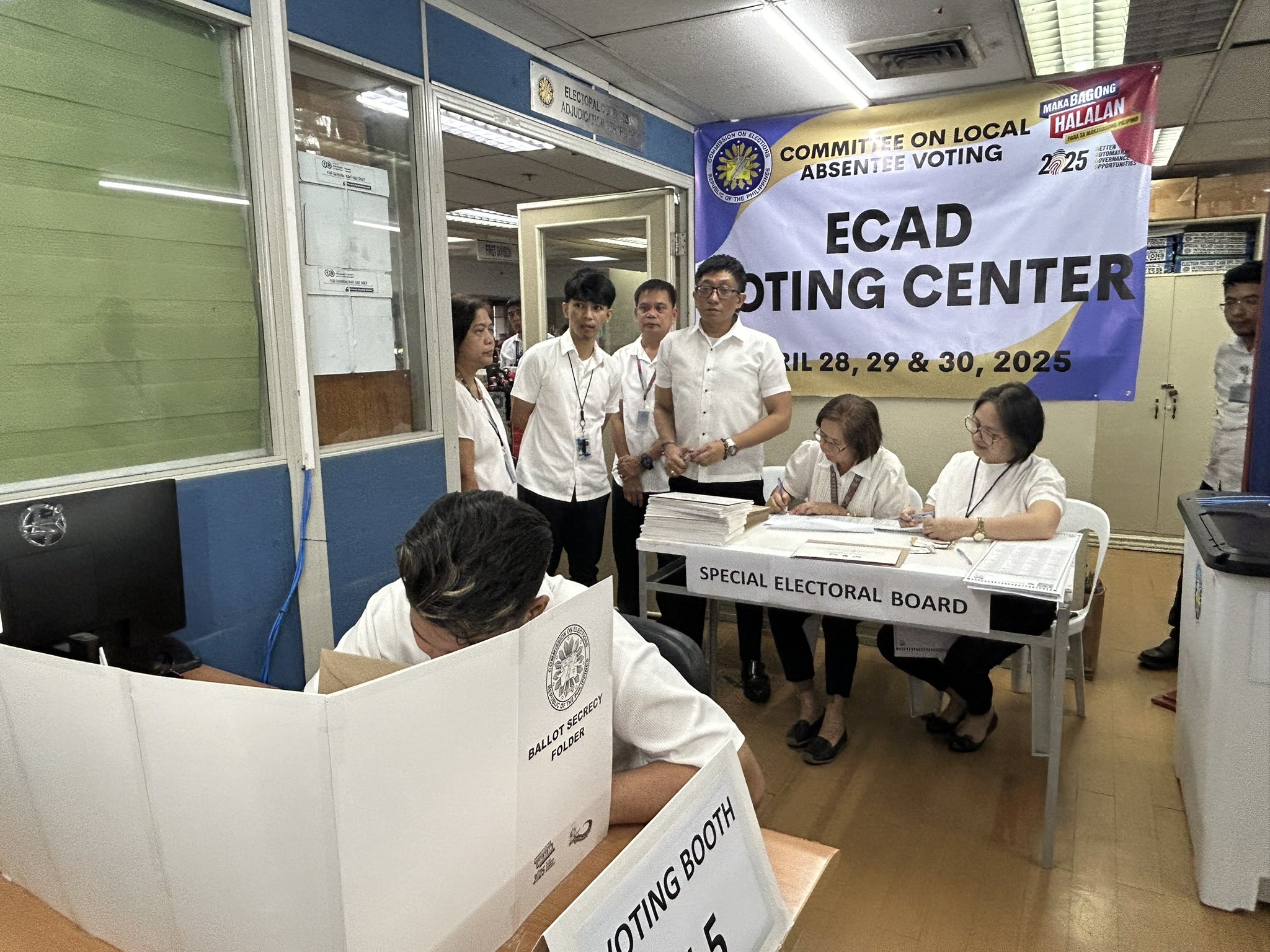 Potential ‘game changer’ local absentee voters cast their ballots ...