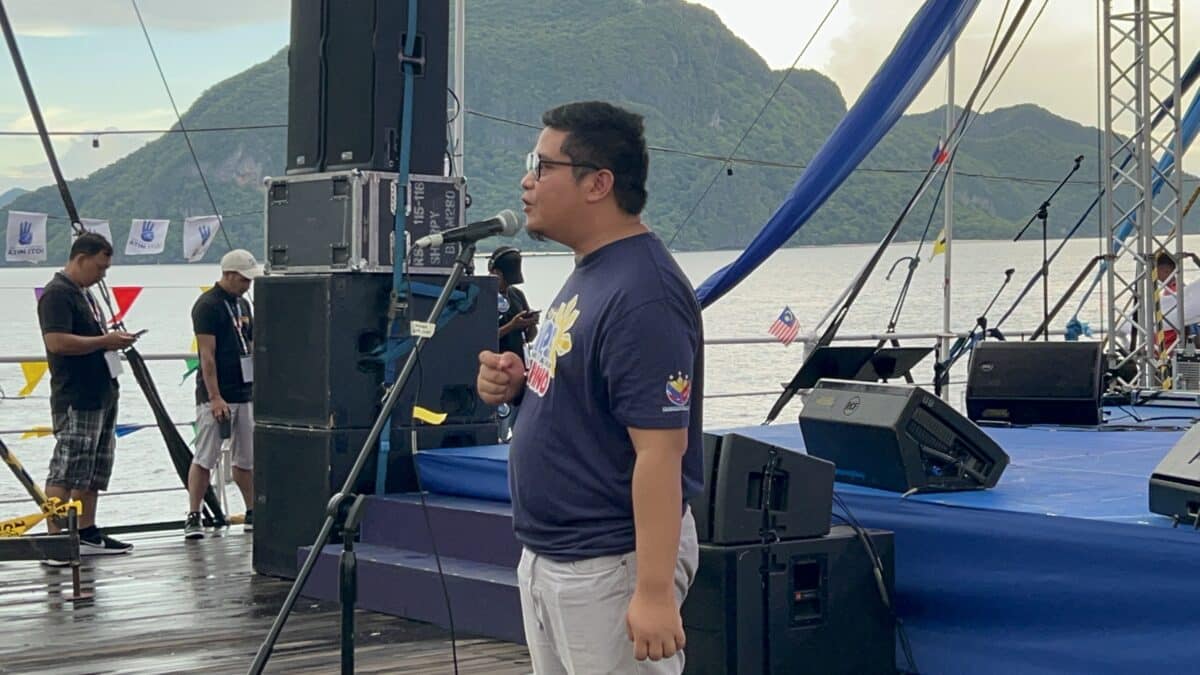 Atin Ito stages pre-departure sea concert aboard T/S Felix Oca