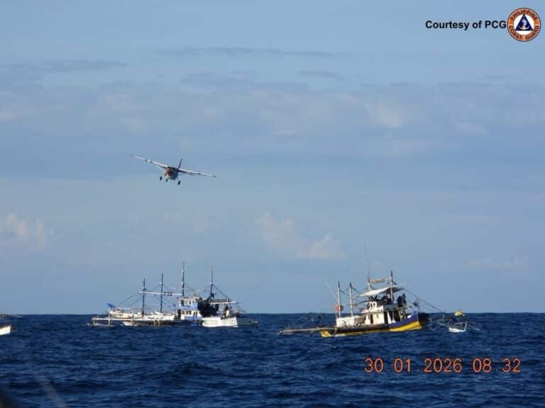 PCG extends aid to fishermen during Panatag Shoal mission
